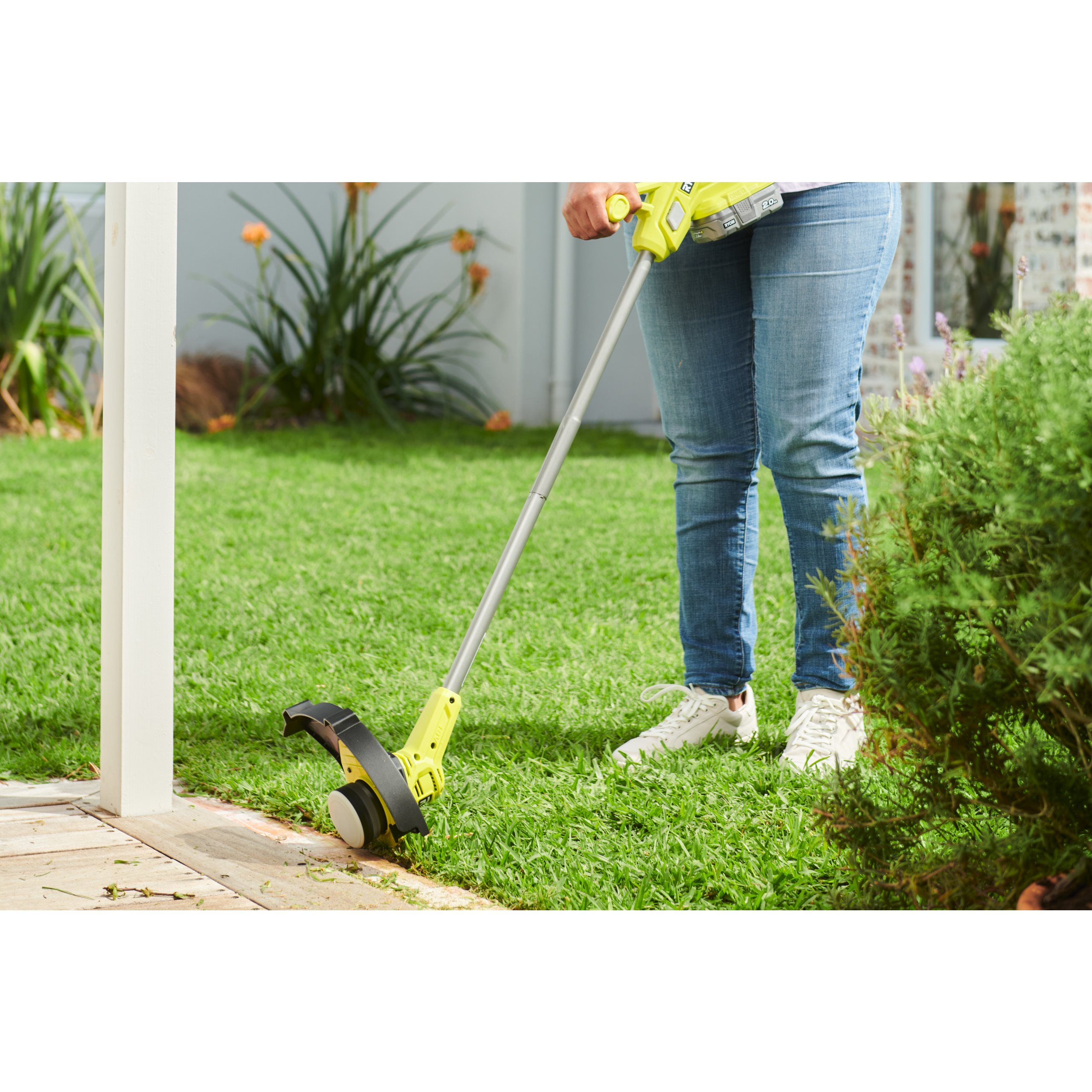 18V ONE+™ HP Cordless Brushless 33cm Lawnmower & 23cm Grass Trimmer (1 ...