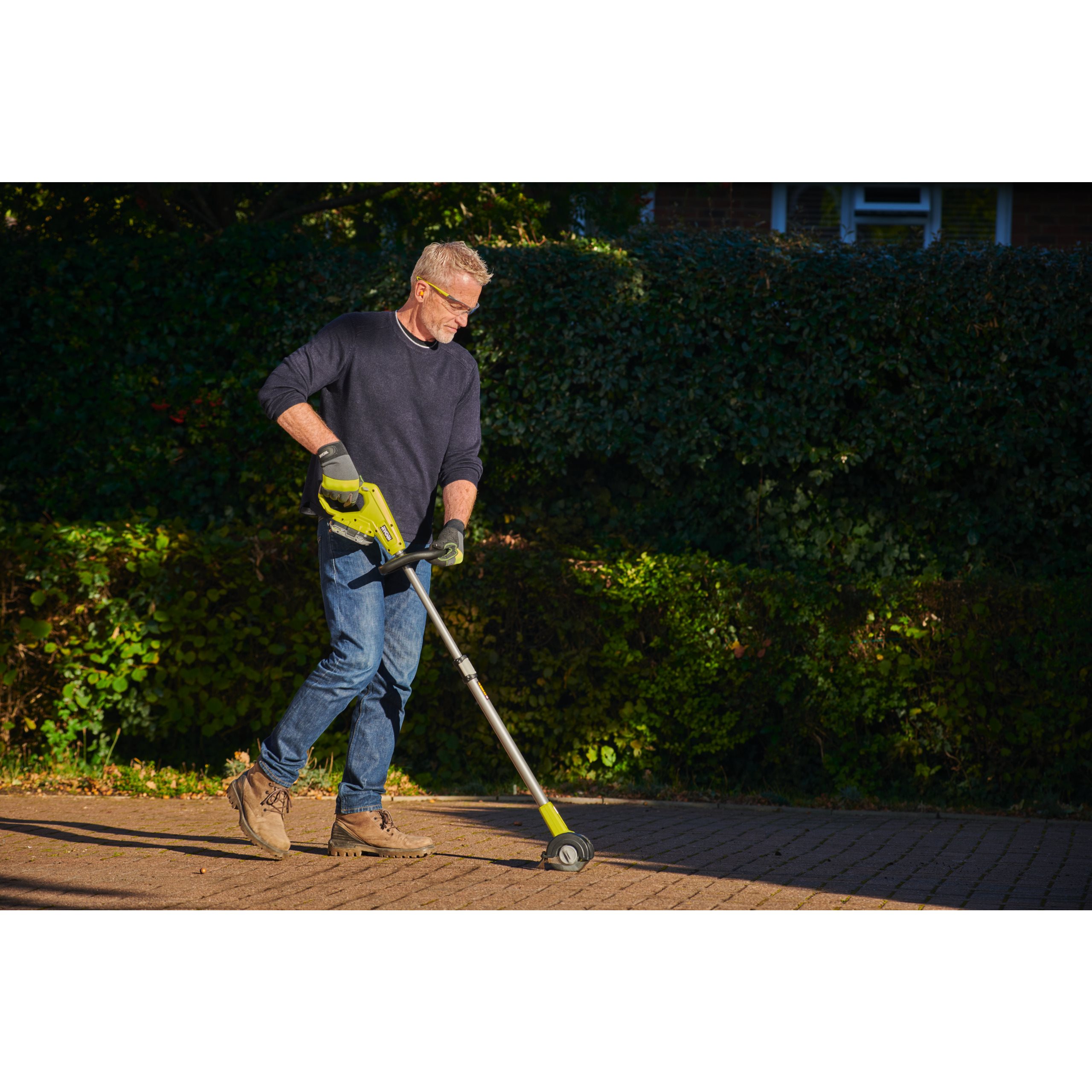 Cordless Patio Cleaner with Wire Brush | RYOBI | RY18PCC-120