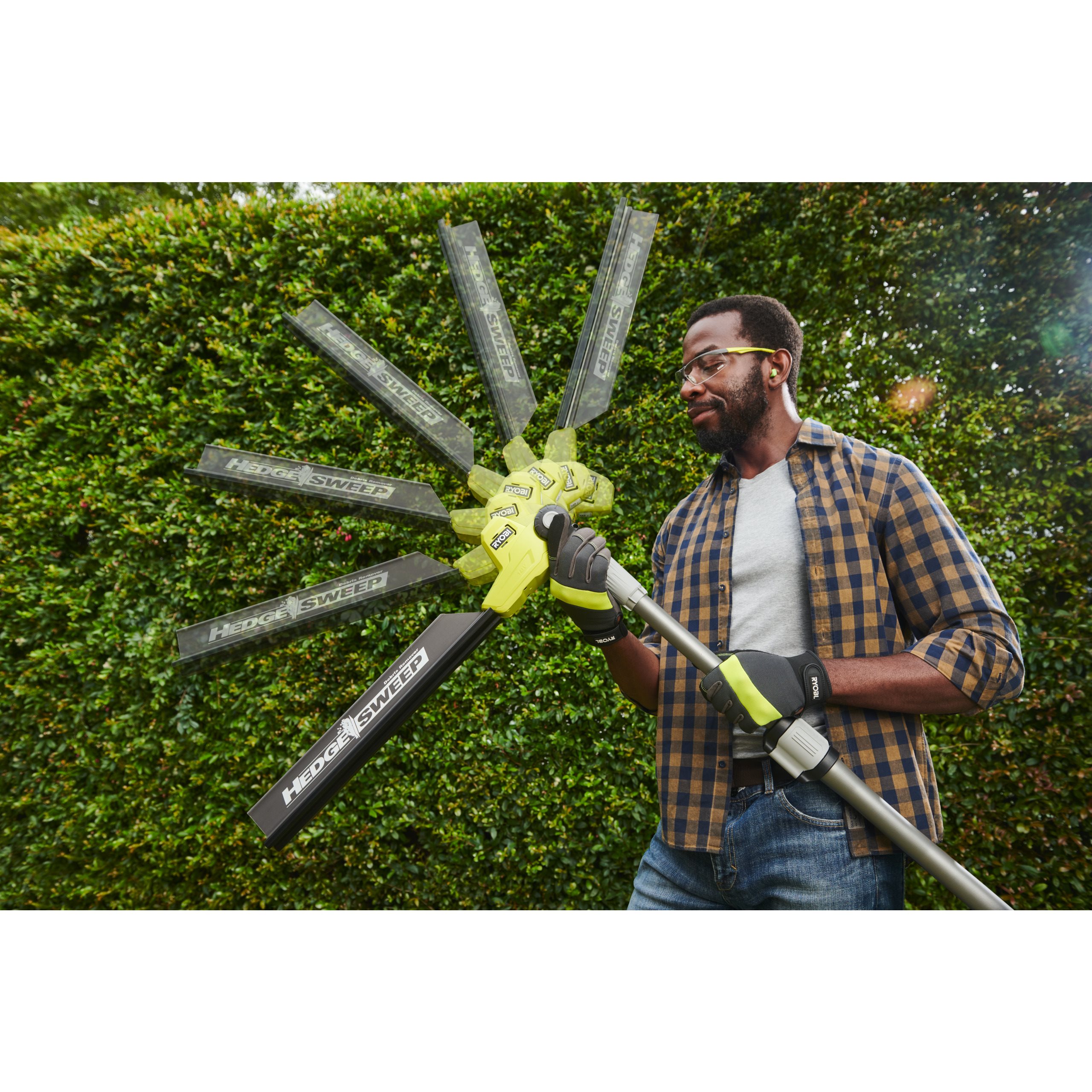 Cordless 3m Telescopic Pole Hedge Trimmer | RYOBI | RY18PHT40A-0