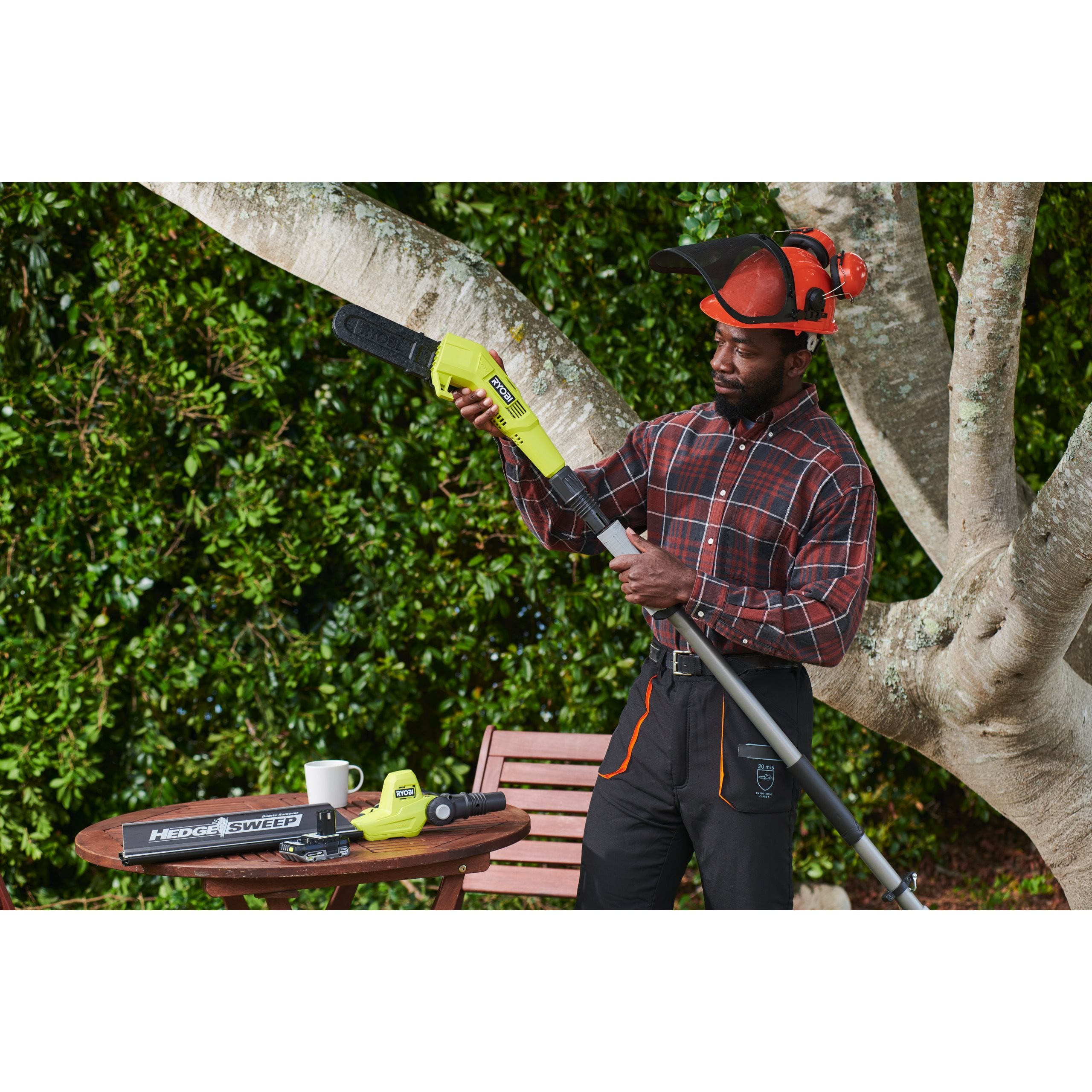 RYOBI 18V ONE+™ EZ REACH™ Cordless 2in1 Telescopic Hedge Trimmer & Saw
